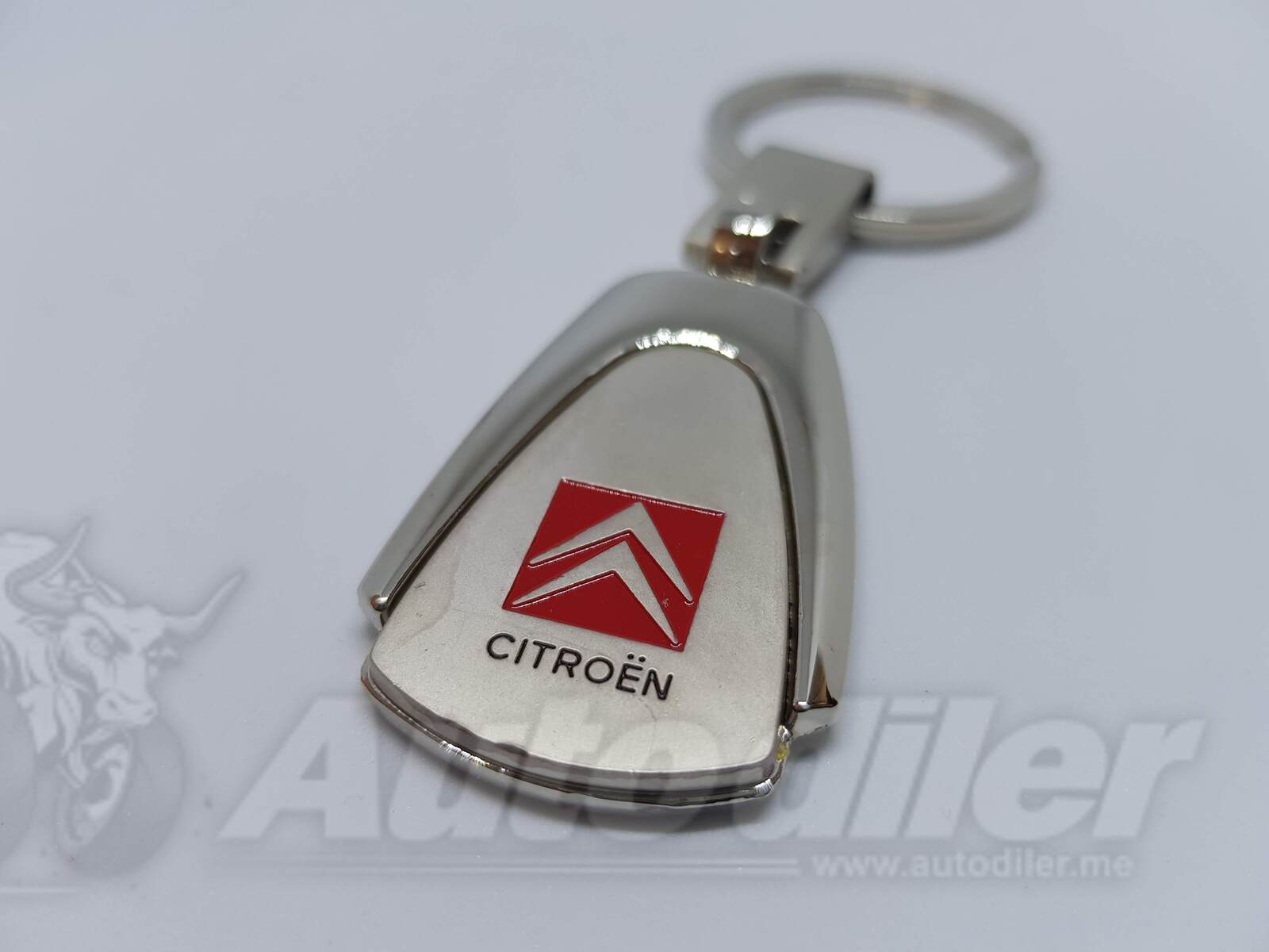 Privesci - Cijena 1.5 € - Crna Gora Bar Bar (uži dio) Privesci | AutoDiler