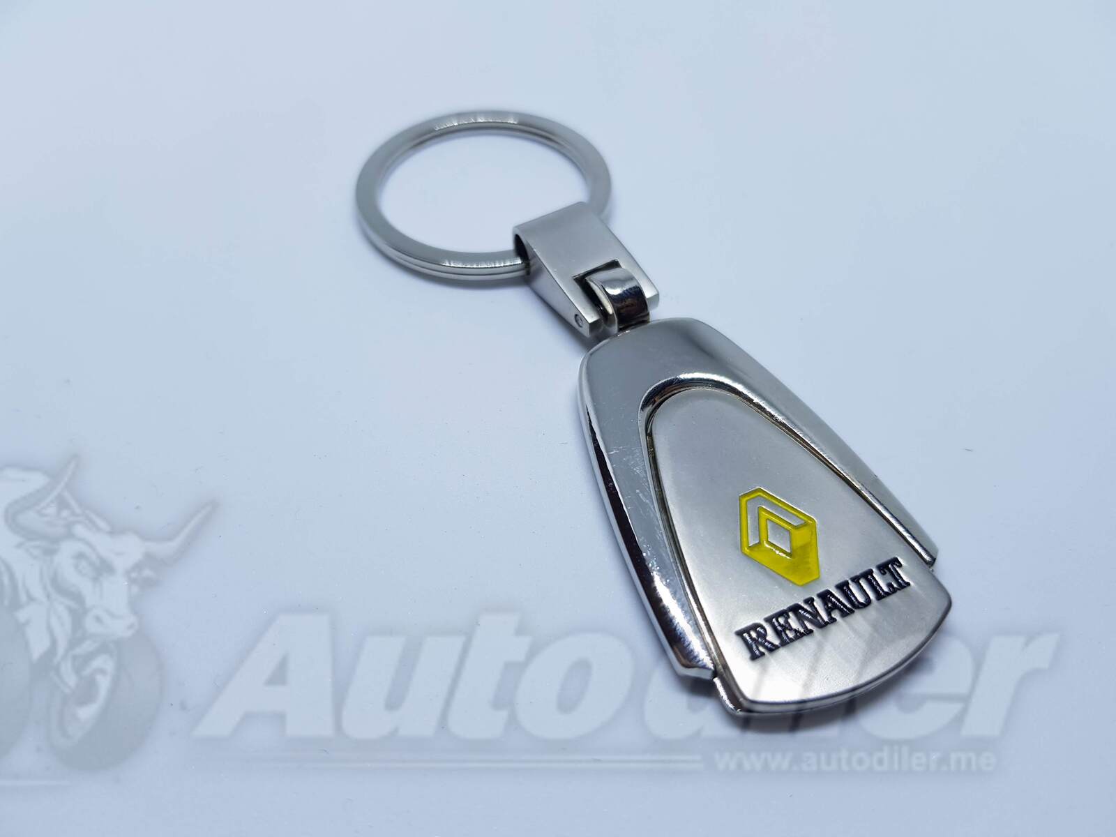 Privesci - Cijena 1.5 € - Crna Gora Bar Bar (uži dio) Privesci | AutoDiler