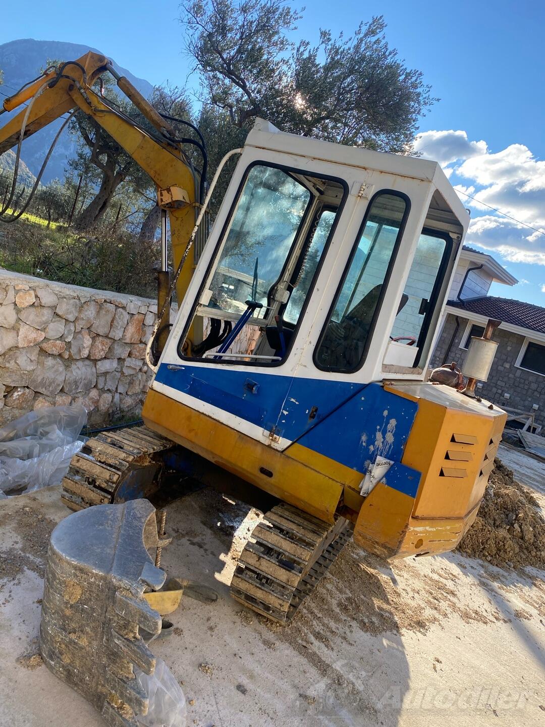 Komatsu - PC 10 - Cijena 8550 € - Crna Gora Bar > Okolina grada Radne ...