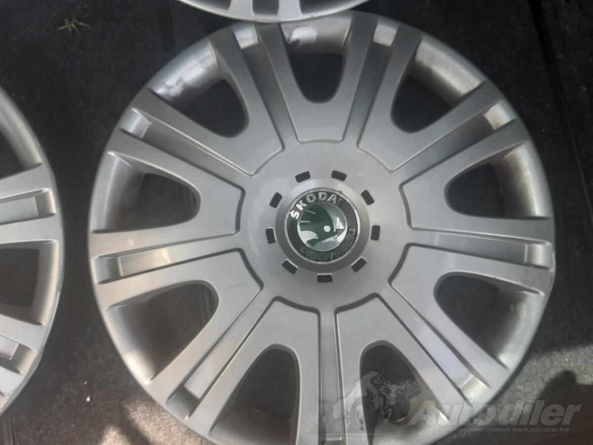 Ratkapne Automobile - Univerzalno - 15" - 4 kom. - Cijena 20 € - Crna ...