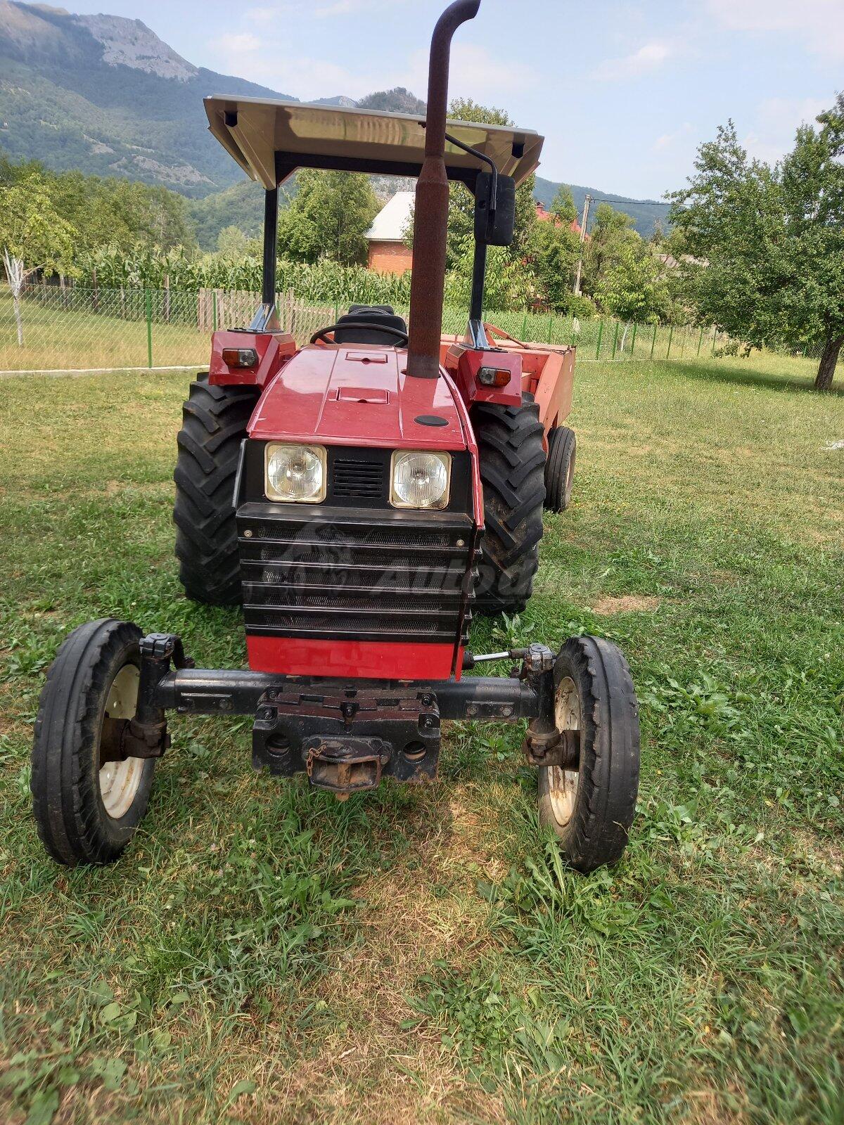 Universal - 45 standard - Cijena 6500 € - Crna Gora Kolašin Blatina Traktori | AutoDiler