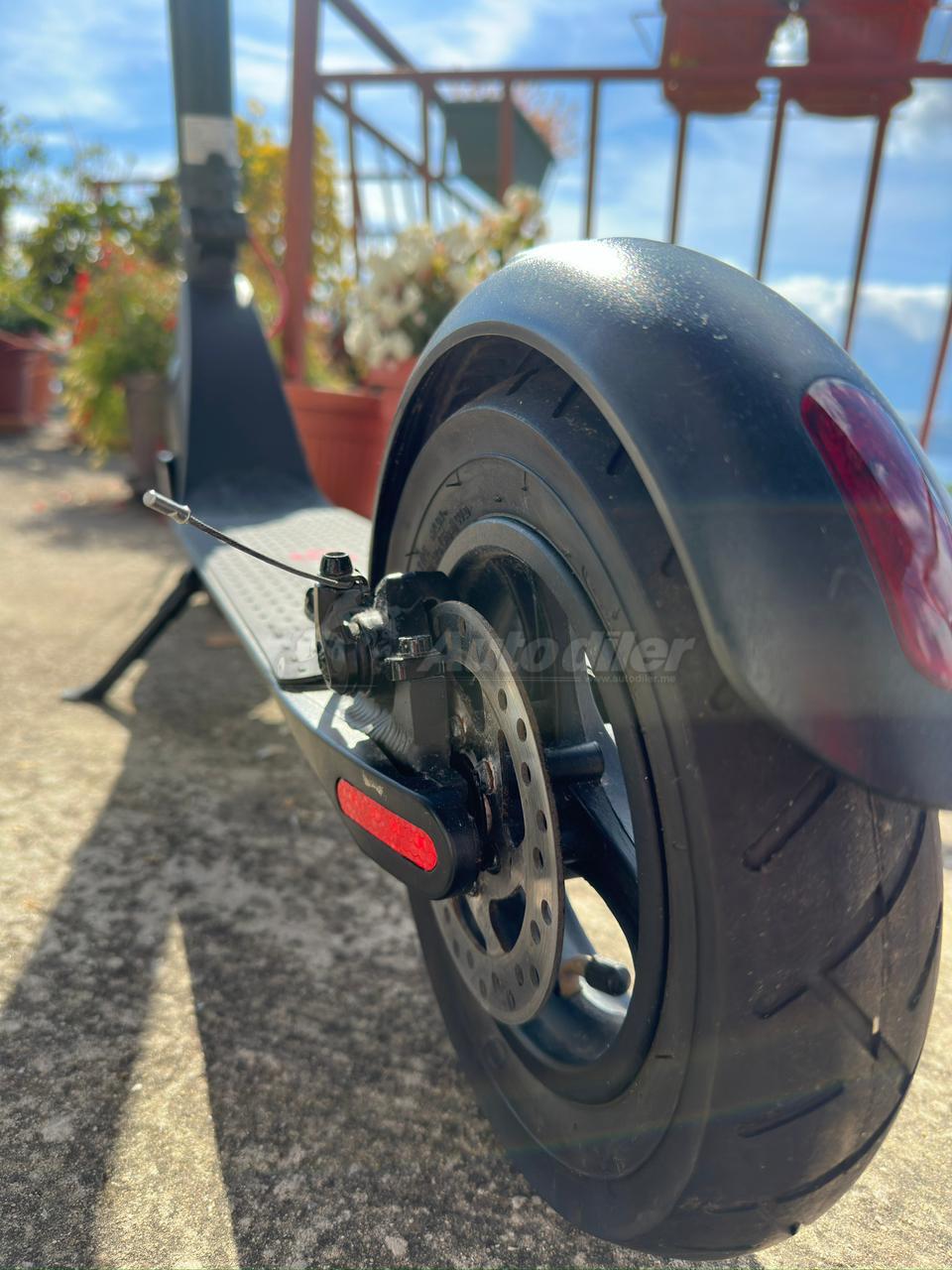 Electric Motion - Elektricni trotinet Smiles X8 - Cijena 350 ...