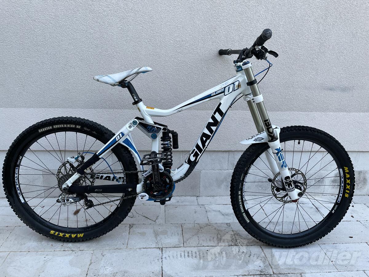 Giant - Glory 01 Downhill - Cijena 790 € - Crna Gora Podgorica Podgorica (uži dio) Bicikli ...