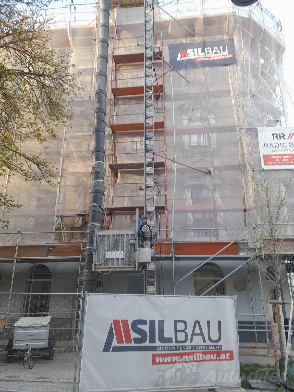 Liebherr - 35 - Cijena 15000 € - Crna Gora Bar Bar (uži dio) Radne ...