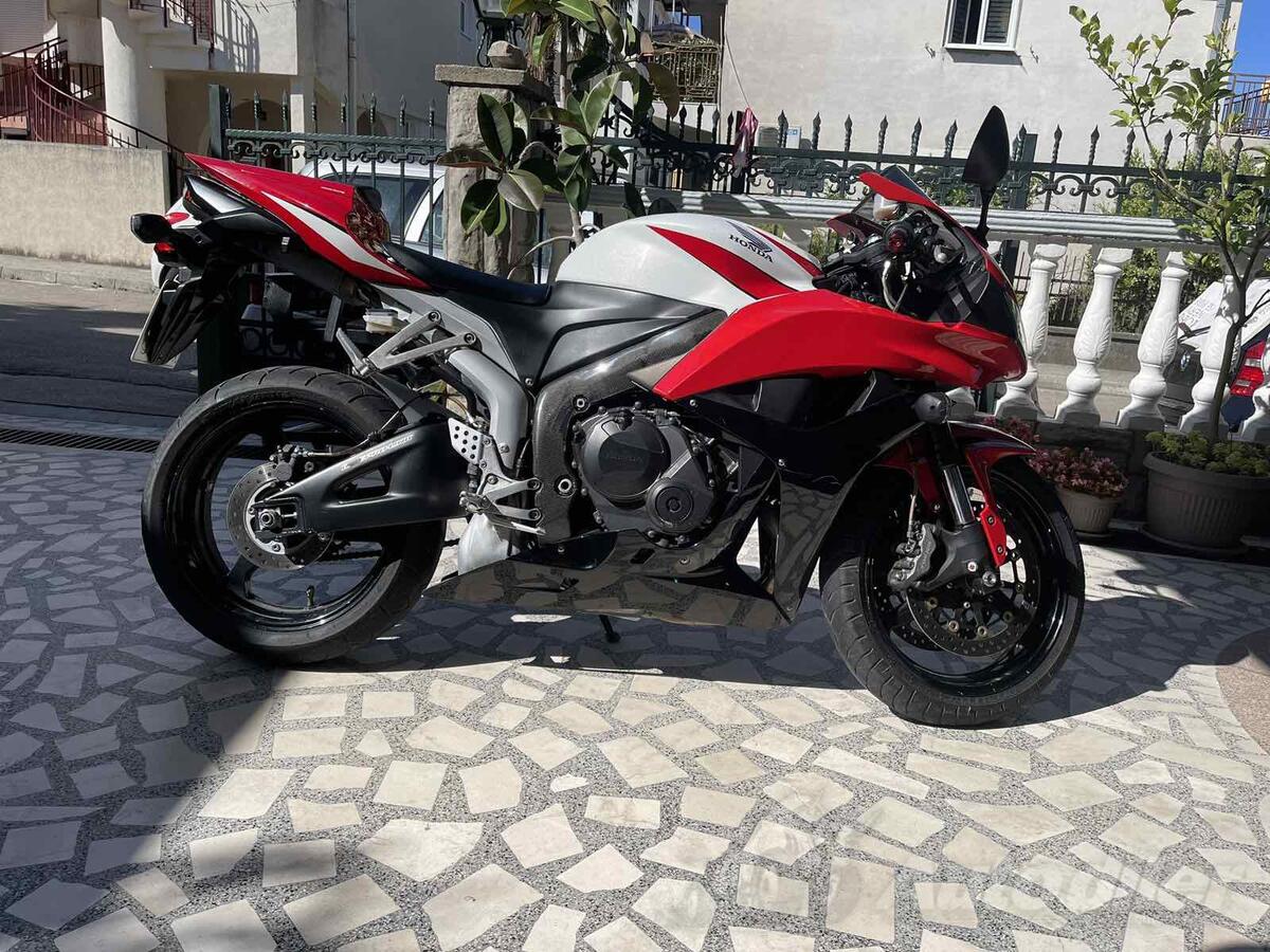 Honda - CBR 60 RR - Cijena 5500 € - Crna Gora Bar Šušanj Motori | AutoDiler