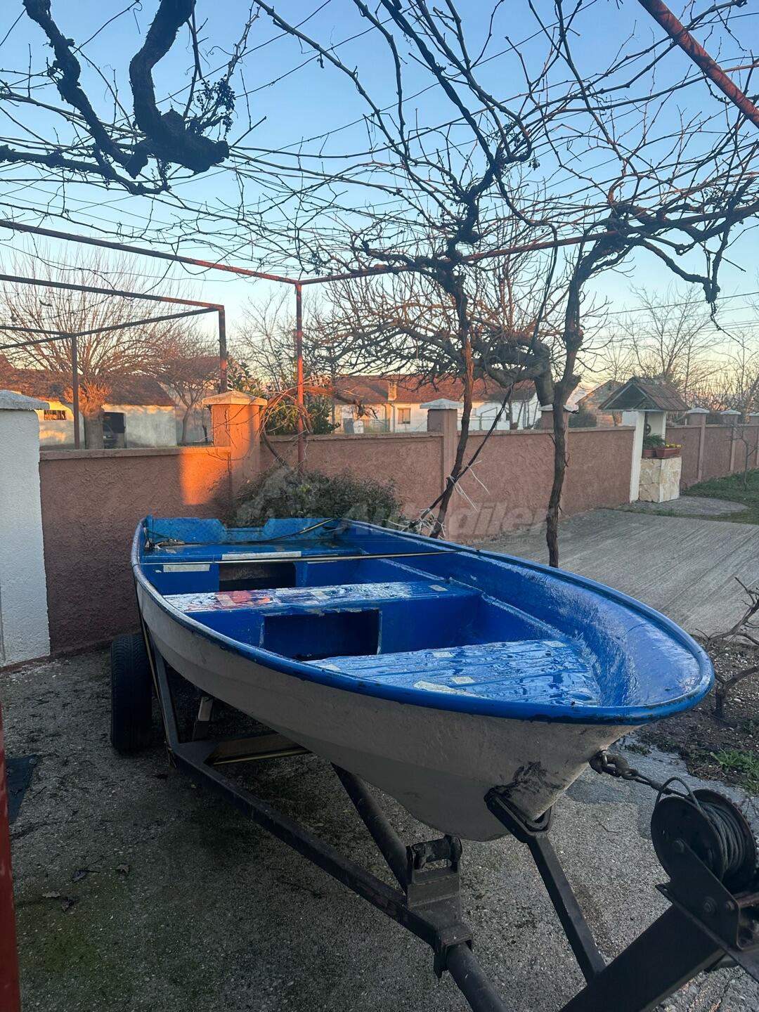 Elan - 401 - Cijena 250 € - Crna Gora Podgorica > Okolina grada Plovila ...