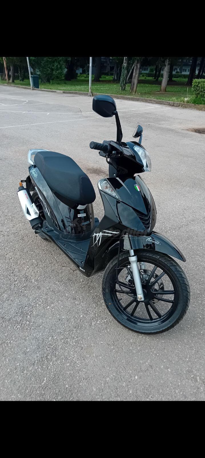 Peda - dvotaktni - Cijena 1550 € - Crna Gora Podgorica > Okolina grada ...