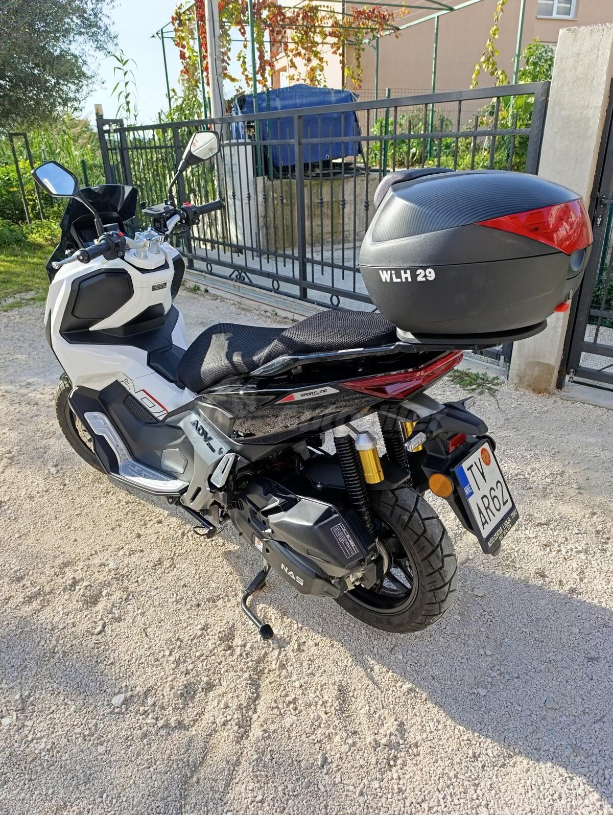 NAS - ADV 200 - Cijena 2300 € - Montenegro Tivat Centar grada ...