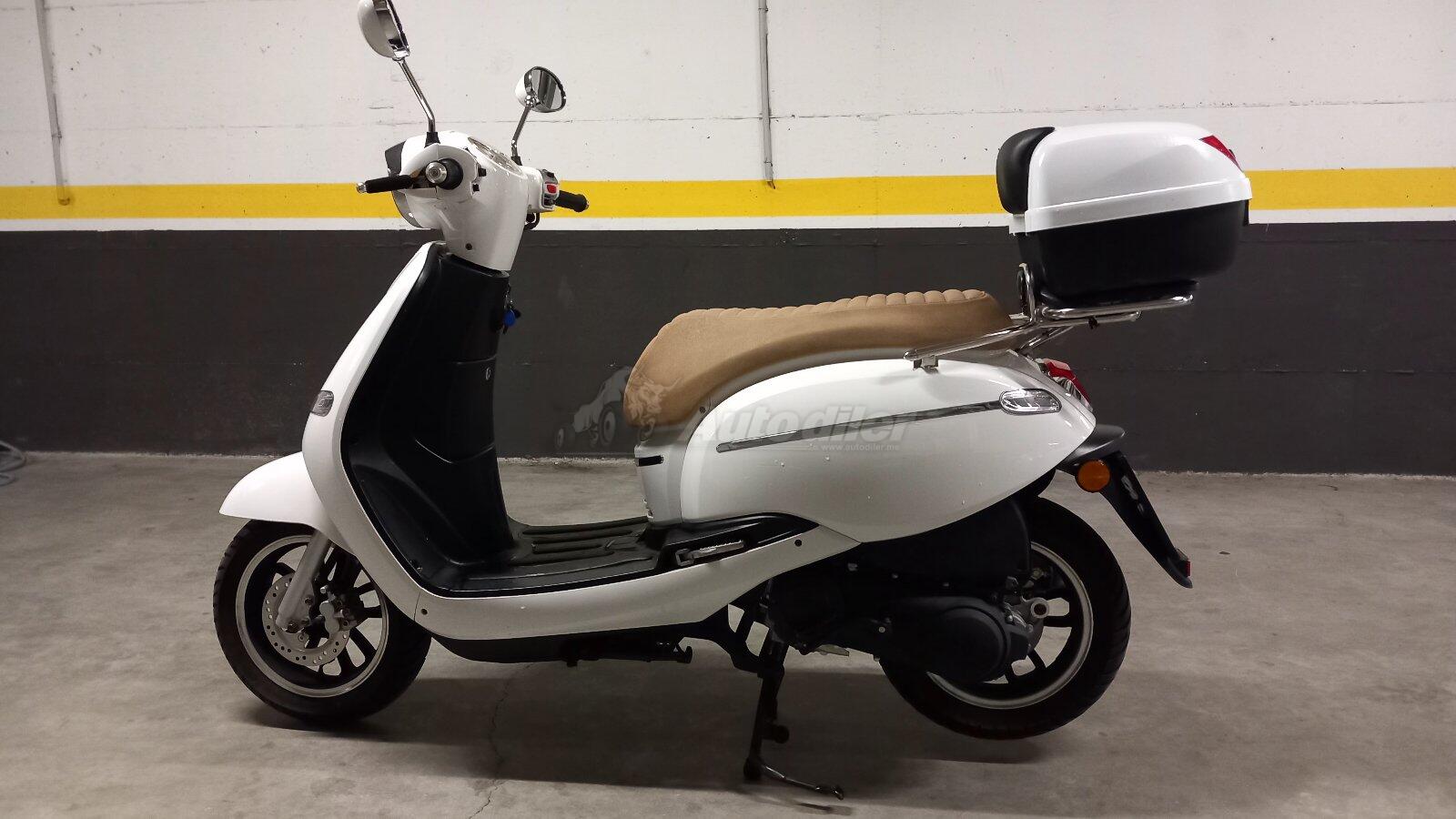 Vespa - Znen cruise 125 - Cijena 1450 € - Crna Gora Budva Budva (uži ...