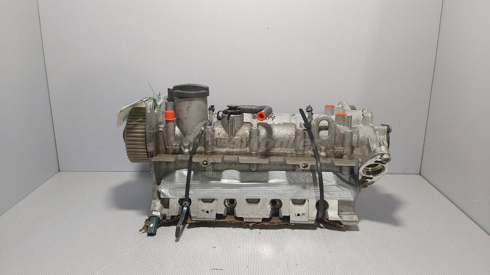 Glava motora za Volkswagen - Golf 7 - 2012-2016 - Cijena 500 € - Crna ...