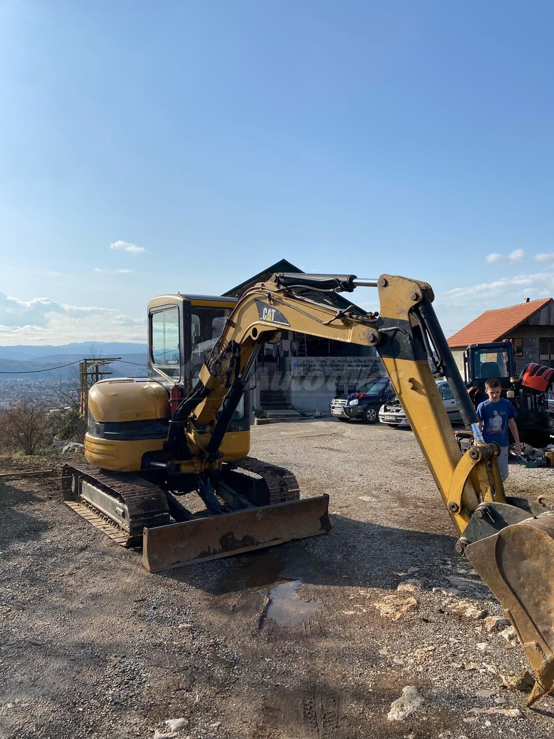 CAT - 304 CR - Cijena 23000 € - Crna Gora Podgorica Zlatica Radne ...