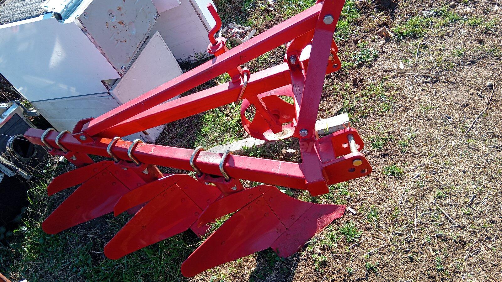 Goldoni - trobrazni plug - Cijena 750 € - Crna Gora Podgorica Farmaci Poljoprivredne priključne ...