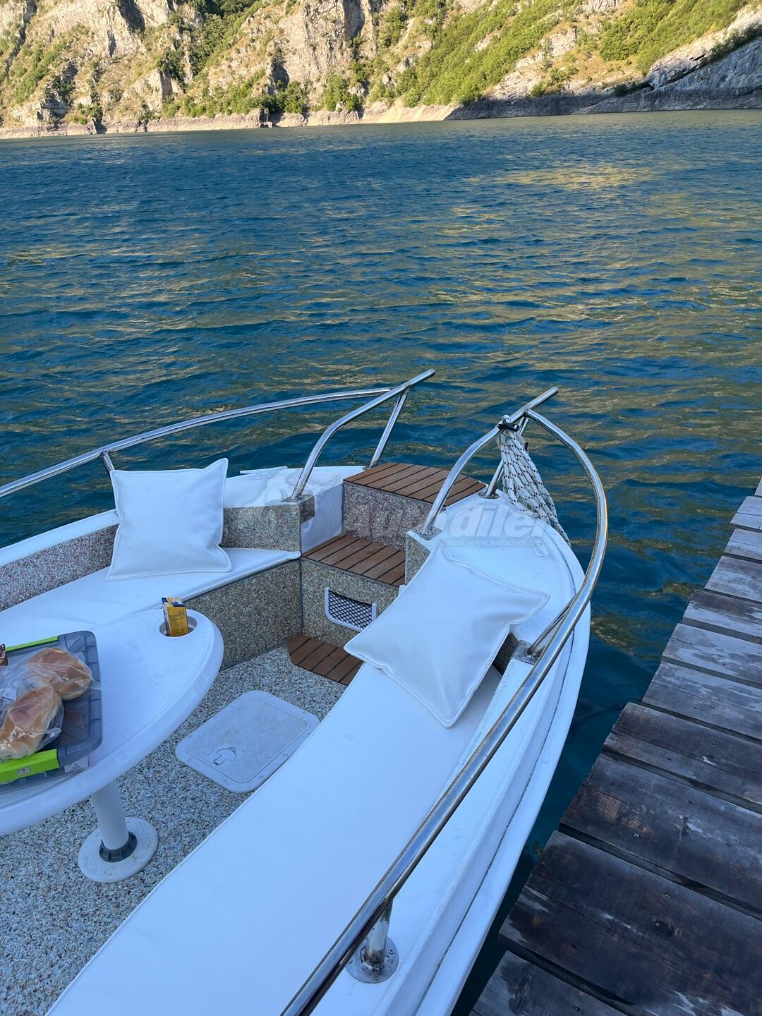 Bayliner - Camac - Cijena 5000 € - Crna Gora Plužine Plužine (uži dio ...