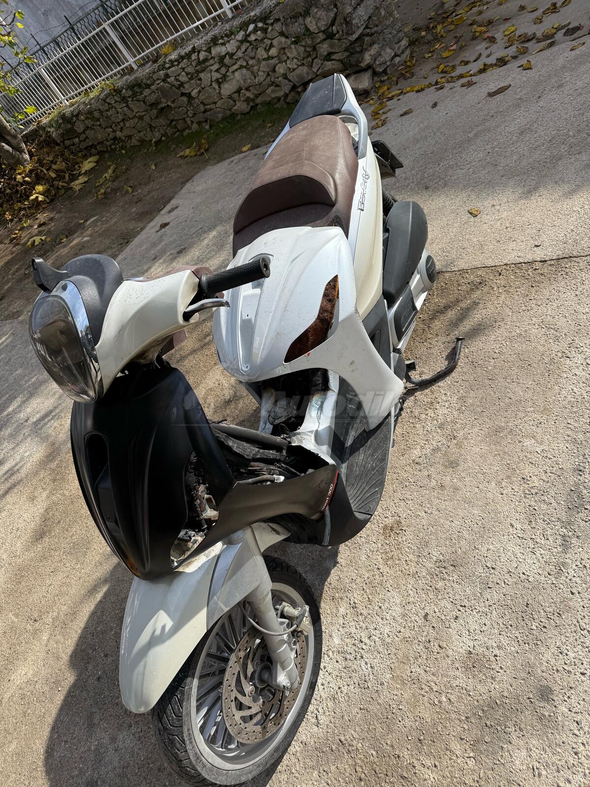 Piaggio - beverly 300 ie - Cijena 1230 € - Crna Gora Ulcinj Zenj Motori ...