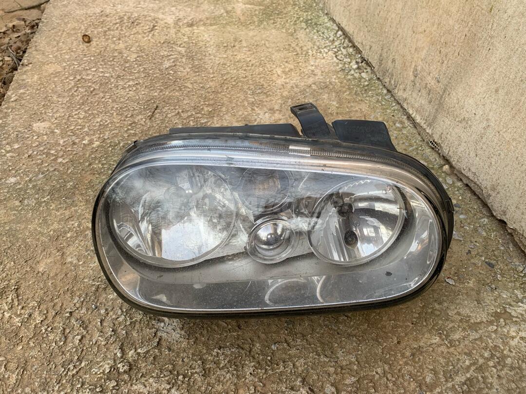 Desni far za Volkswagen - Golf 4 - 1999-2003 - Cijena 25 € - Crna Gora ...