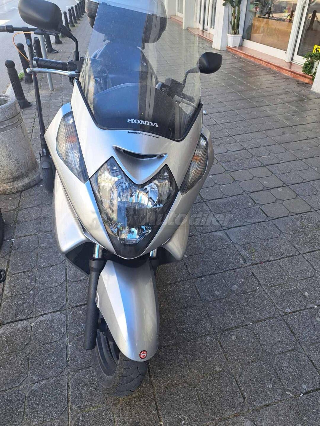 Honda - Silver wing - Cijena 3000 € - Crna Gora Bar Bar (uži dio) Motori | AutoDiler