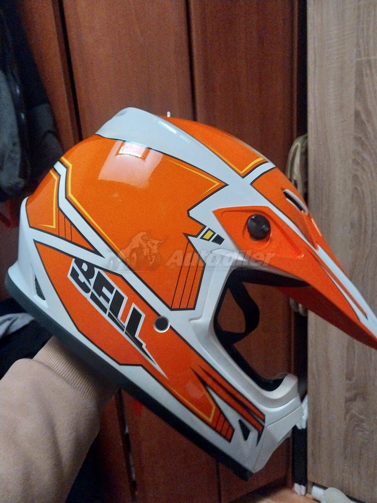 Bell - kros - Cijena 70 € - Crna Gora Podgorica Centar grada Kacige ...
