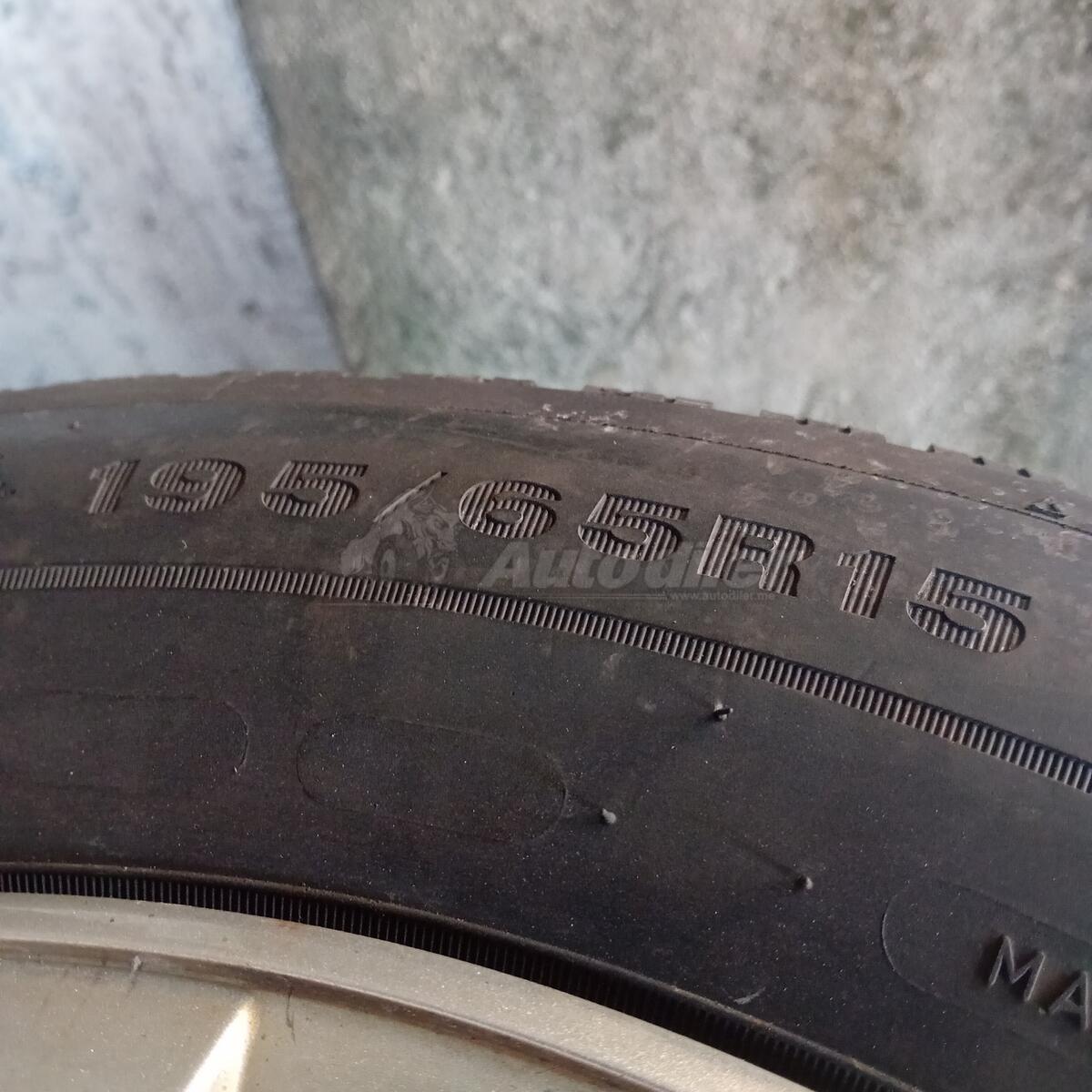 Dunlop - 195/65/15 - Zimska guma - Cijena 130 € - Crna Gora Podgorica Podgorica (uži dio) Gume ...