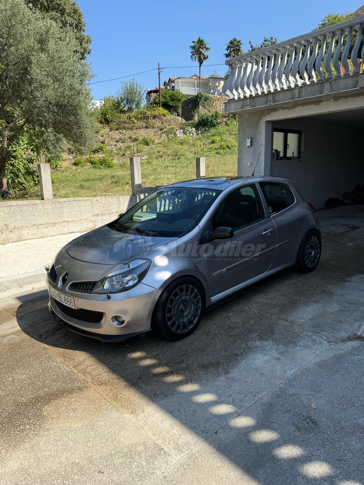 Renault - Clio - 2.0 16v - Cijena 8000 € - Crna Gora Kotor Donji Stoliv Automobili | AutoDiler