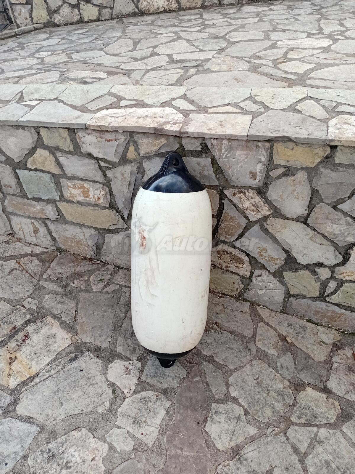 Bokobrani za plovila - Cijena 40 € - Crna Gora Ulcinj Ulcinj (uži dio ...