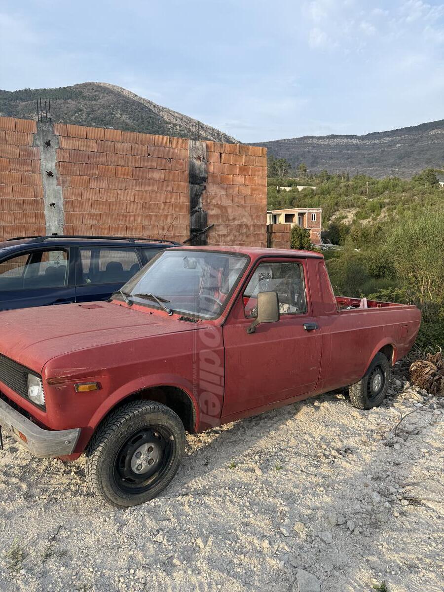Zastava - Poly - 1.1 - Cijena 800 € - Crna Gora Tivat > Okolina grada ...