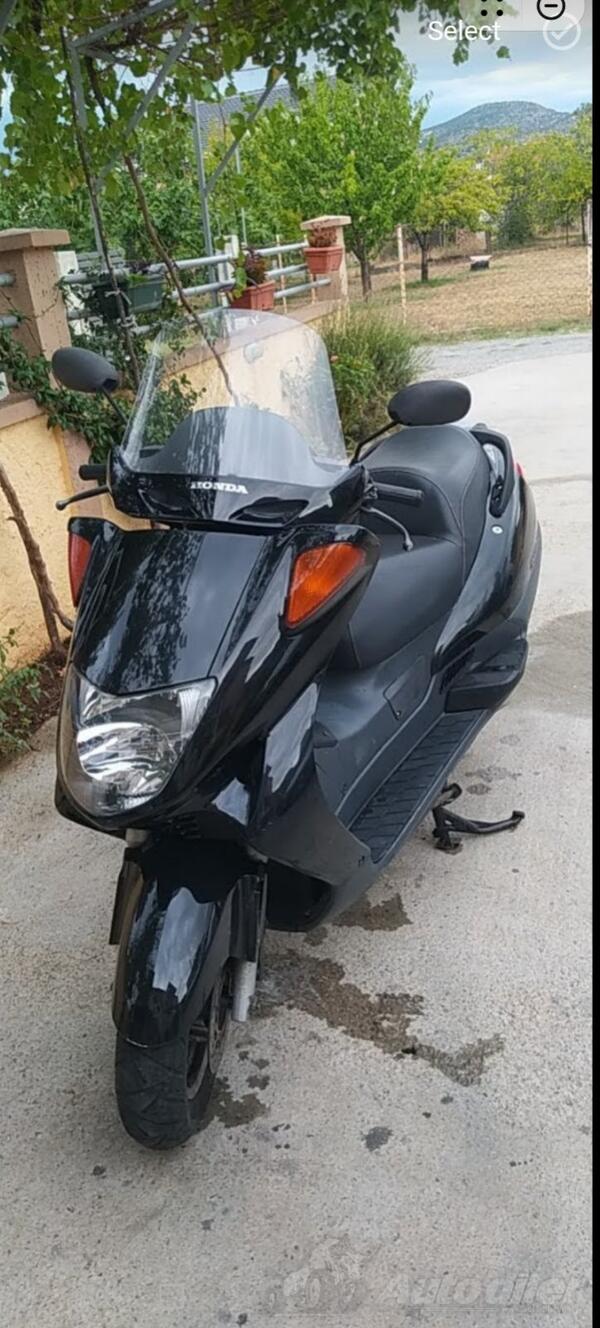 Honda - Foresight - Cijena 950 € - Crna Gora Podgorica Podgorica (uži dio) Motori | AutoDiler